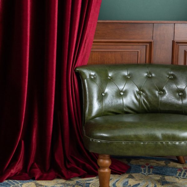 Rideau velour rouge moderne, élégant et facile à poser